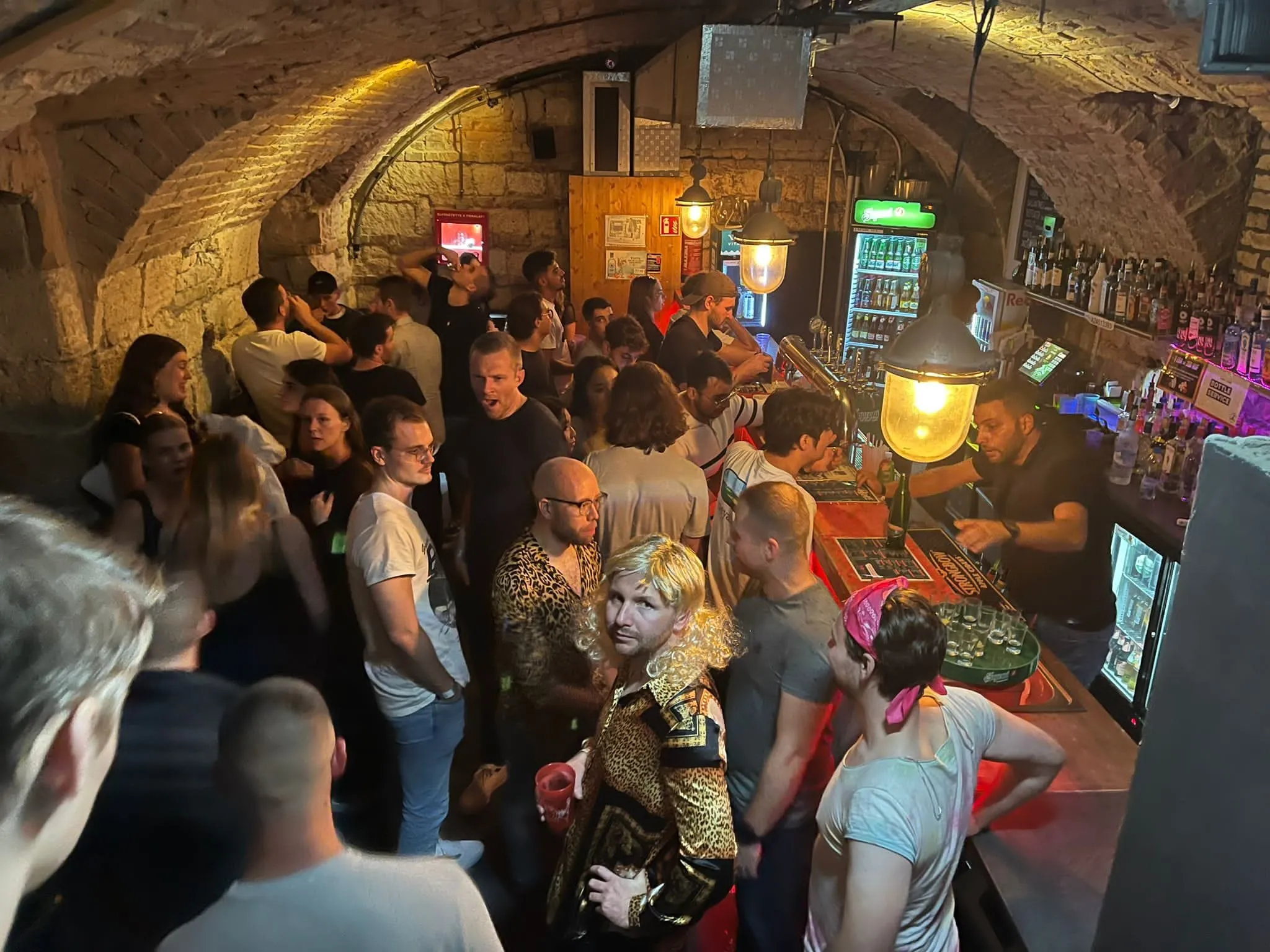 Pub Crawl - Budapest Stag Do